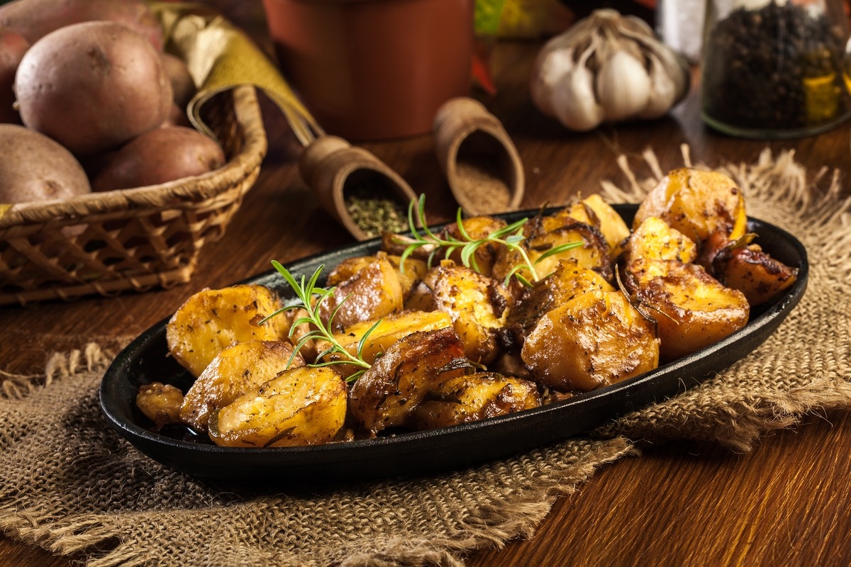 Πατάτες φούρνου με πετιμέζι και δεντρολίβανο | Τerrapapers